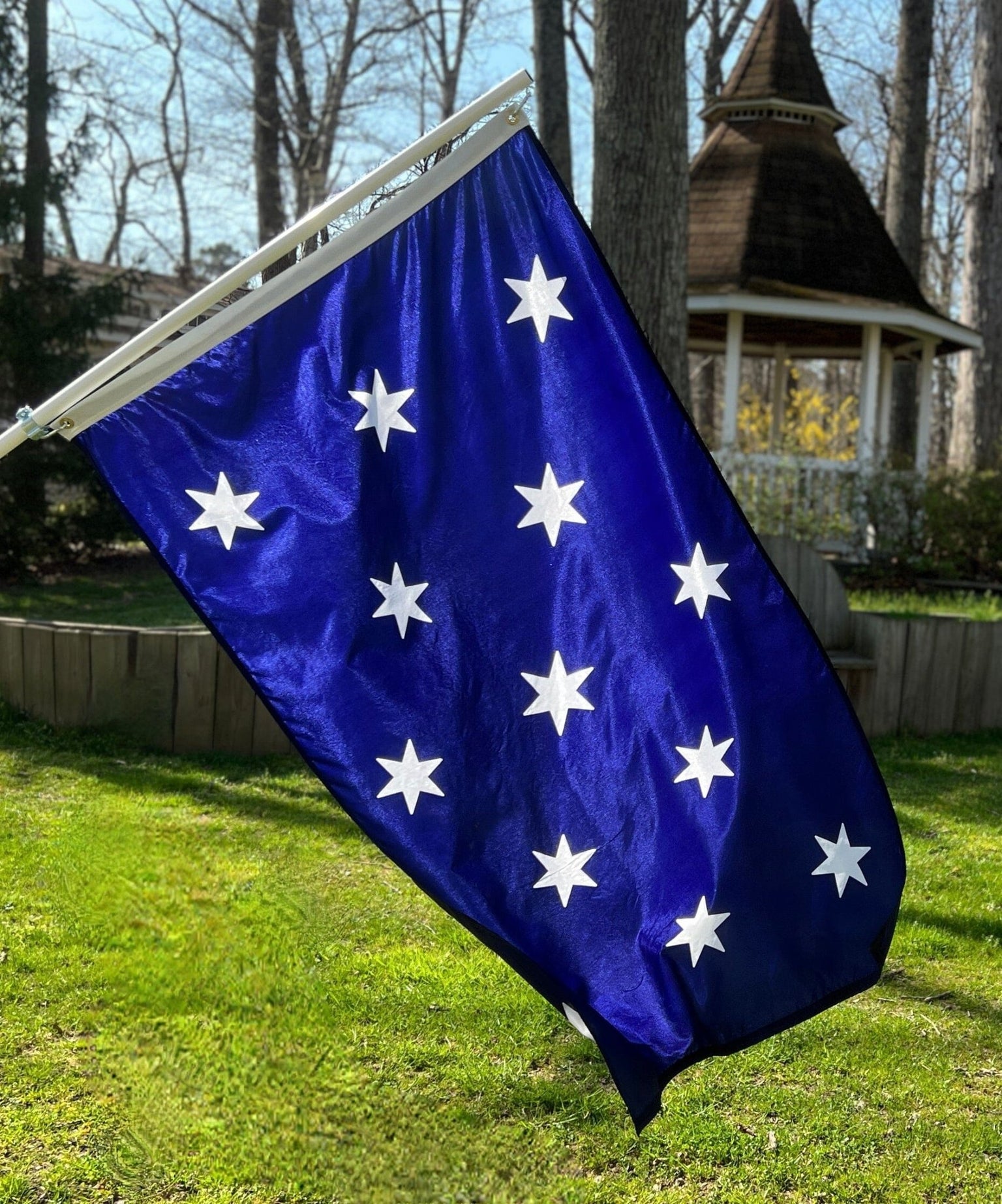 OUTDOOR FLAGS_ The Shops at Mount Vernon